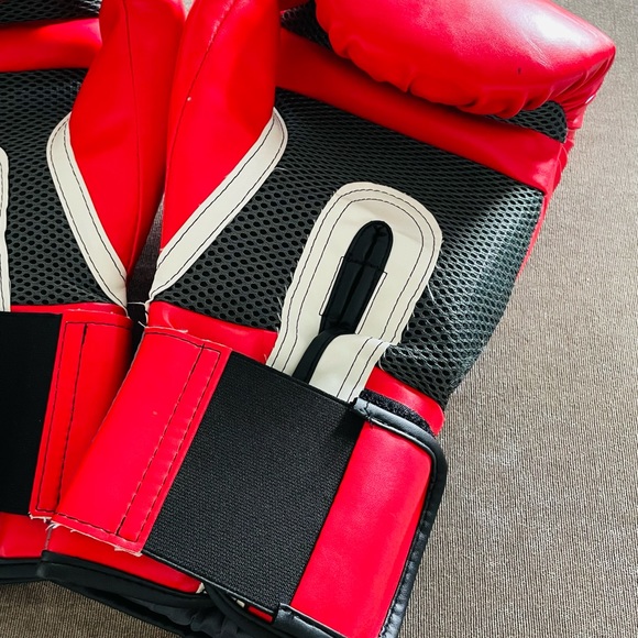 Everlast | Accessories | New Everlast 6 Oz Red Pro Style Training ...